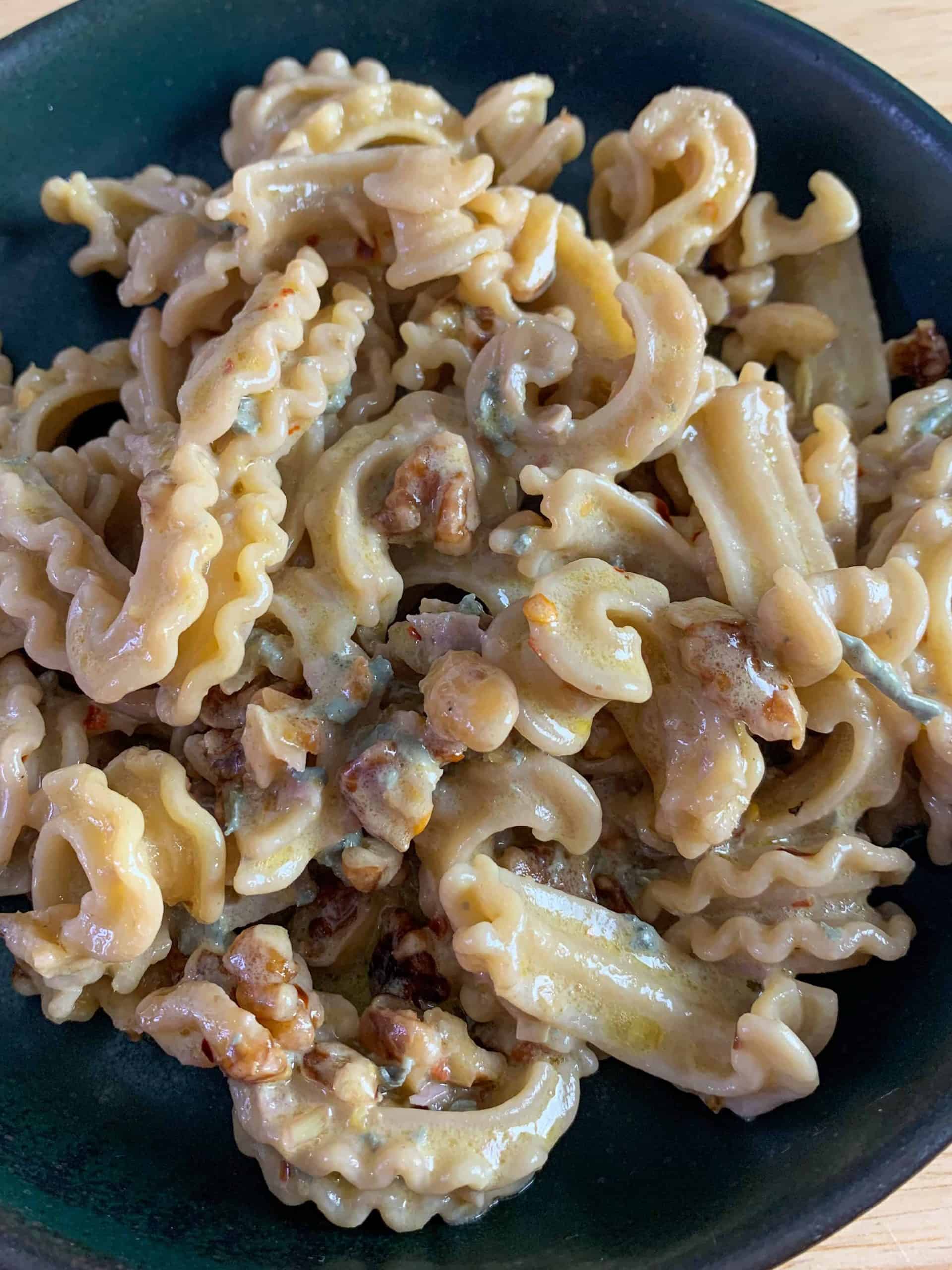 Creamy Blue Cheese Pasta Recipe with Lemon and Walnuts - How To Make Dinner