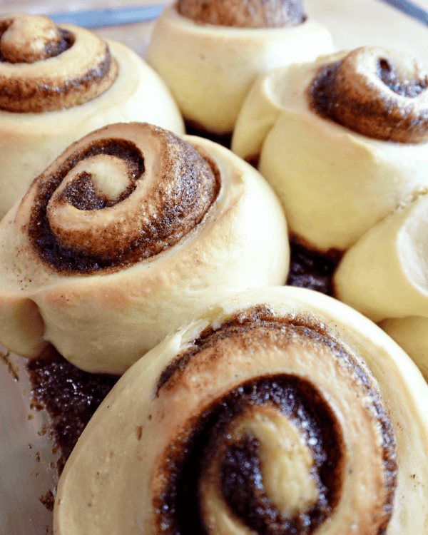 Easy-To-Make Cinnamon Rolls - How To Make Dinner